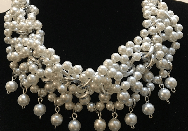 Online Class: DIY Handmade Pearl Necklace with Luna | skilldeer