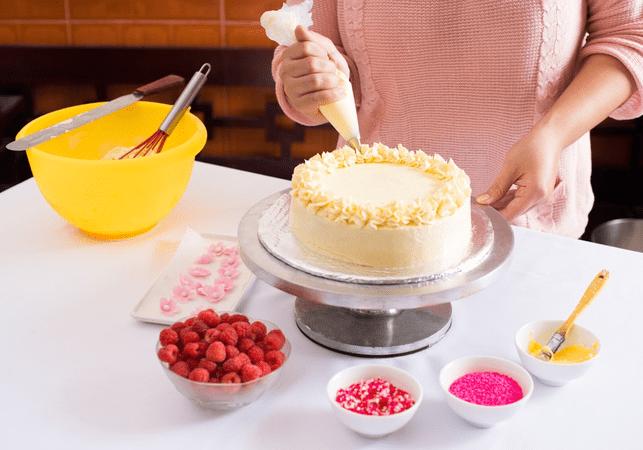 Basic Fresh Cream Cake Decoration | skilldeer